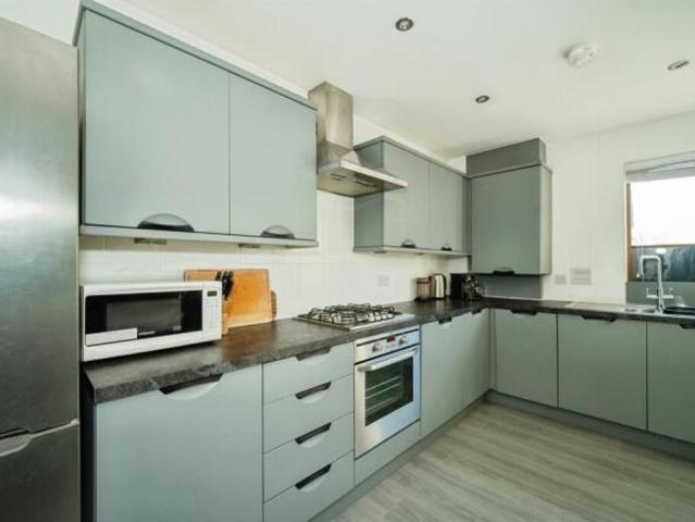 2 bedroom flat for sale in Greenlands Road, Basingstoke, RG24