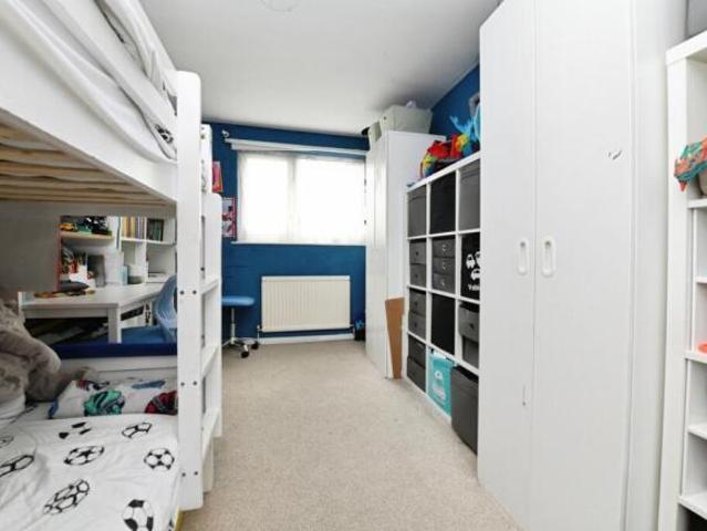 2 bedroom flat for sale in Greenshaw, Brentwood, Essex, CM14