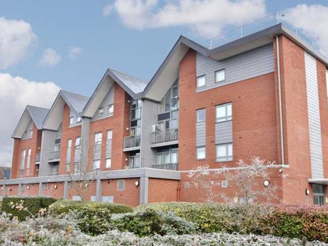 2 bedroom flat for sale in Greenview Court 1722 School Mead WD5