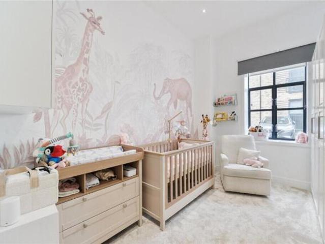 2 bedroom flat for sale in Grenville Place, Lofts Apartments, NW7