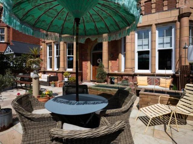 2 bedroom flat for sale in Grimston Gardens, Folkestone, CT20