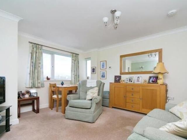 2 Bedroom Flat For Sale In Gwynedd