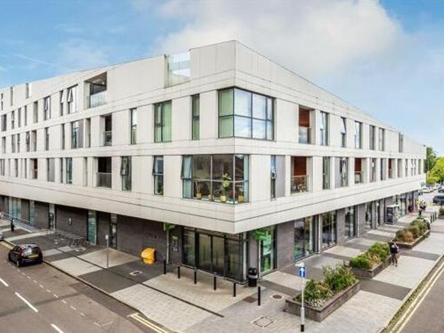 2 Bedroom Flat For Sale In Guildford, Surrey