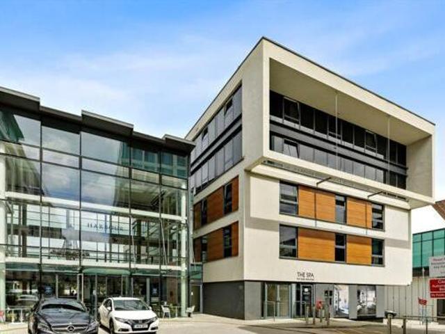 2 Bedroom Flat For Sale In Guildford, Surrey