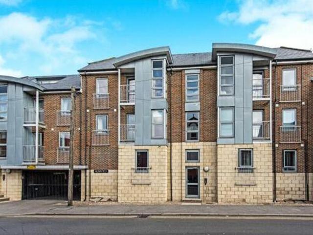 2 Bedroom Flat For Sale In Guildford, Surrey