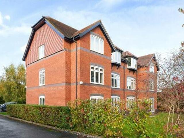 2 Bedroom Flat For Sale In Guildford, Surrey