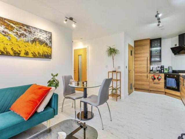 2 bedroom flat for sale in Guildhall Road, Northampton, Northamptonshire, NN1