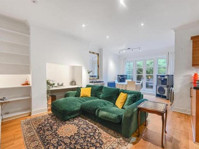 2 bedroom flat for sale in Hammersmith Grove, London W6