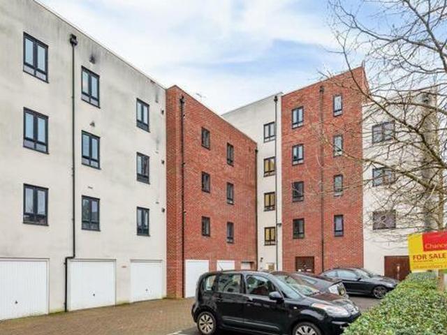 2 Bedroom Flat For Sale In Hampshire