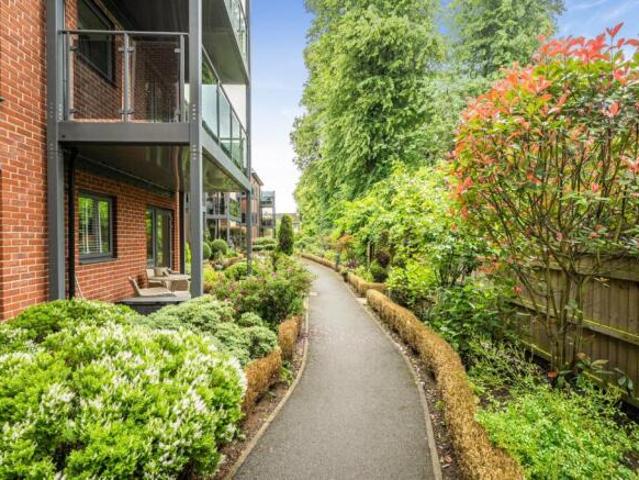 2 bedroom flat for sale in Hampton Lane, Solihull, West Midlands, B91