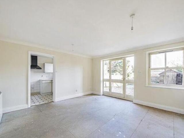 2 Bedroom Flat For Sale In Hampton, London