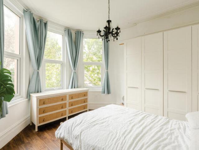 2 bedroom flat for sale in Hampton Road, Redland, Bristol, BS6