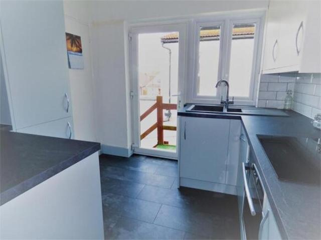 2 bedroom flat for sale in Hamstel Road, Southend on sea, SS2