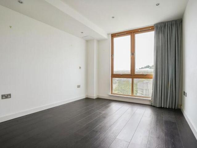 2 bedroom flat for sale in Hannover Quay, Bristol, BS1