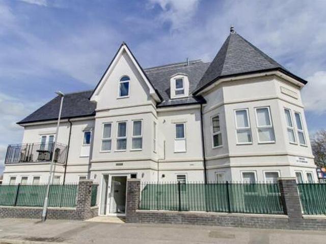 2 Bedroom Flat For Sale In Hadleigh