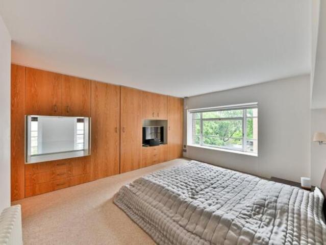 2 bedroom flat for sale in Hall Road, St. John's Wood, London, NW8