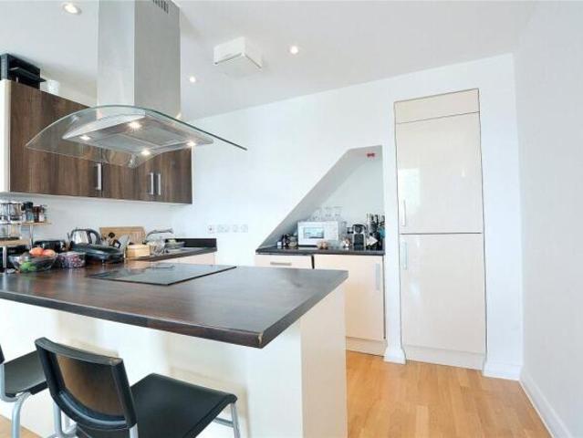 2 bedroom flat for sale in Hallmark Court, E14