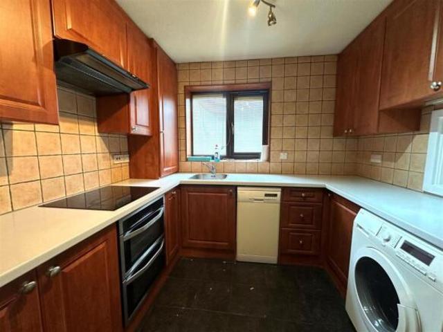 2 bedroom flat for sale in Halsey Road, Watford, WD18