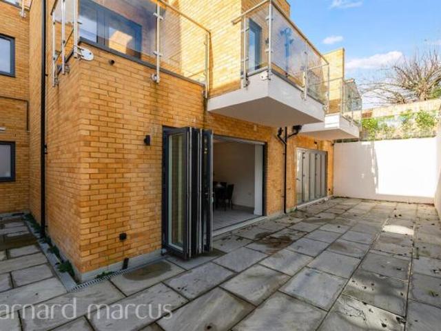 2 bedroom flat for sale in Hartfield Road, London, SW19