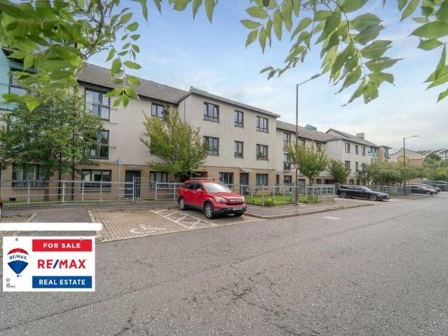 2 bedroom flat for sale in Harvesters Place, Edinburgh, EH14