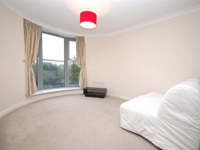 2 bedroom flat for sale in Harwoods Road, Salisbury House, WD18
