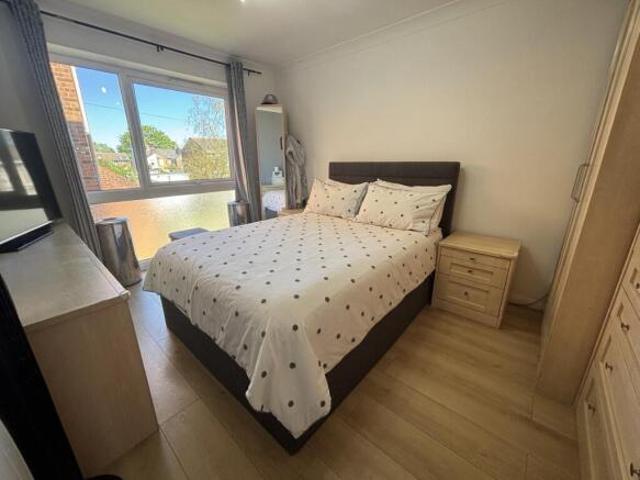 2 bedroom flat for sale in Hardwicke Place, London Colney, AL2