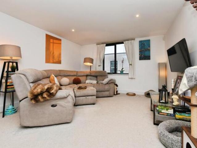 2 bedroom flat for sale in Hardy Close, Chelmsford, CM1
