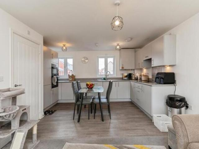 2 bedroom flat for sale in Harebell Road, Bristol, BS16