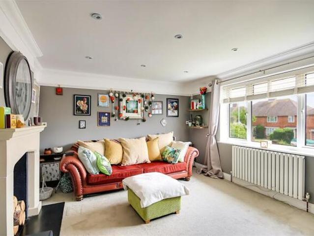 2 bedroom flat for sale in Harefield Avenue, Worthing, BN13