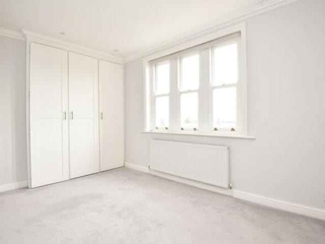 2 bedroom flat for sale in Harlow Moor Drive, Harrogate, HG2
