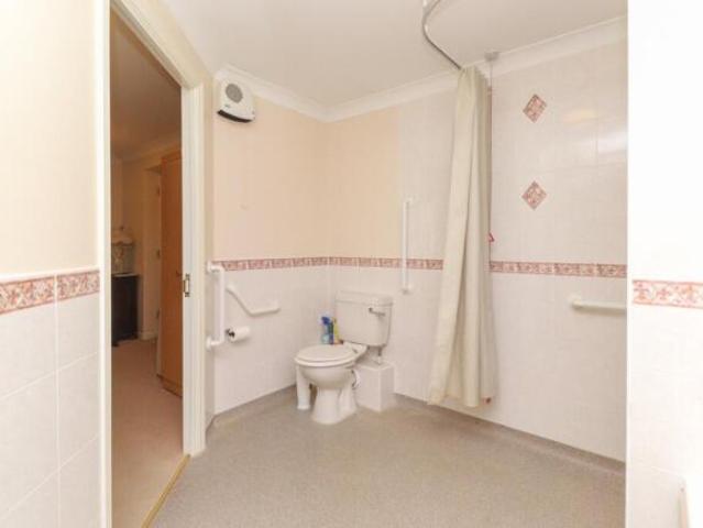 2 bedroom flat for sale in Harold Road, Margate, CT9