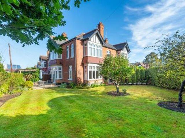 2 Bedroom Flat For Sale In Harrow On The Hill, Harrow