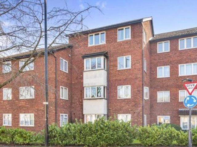 2 Bedroom Flat For Sale In Harrow, Middlesex