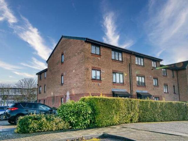 2 Bedroom Flat For Sale In Harrow, Middlesex
