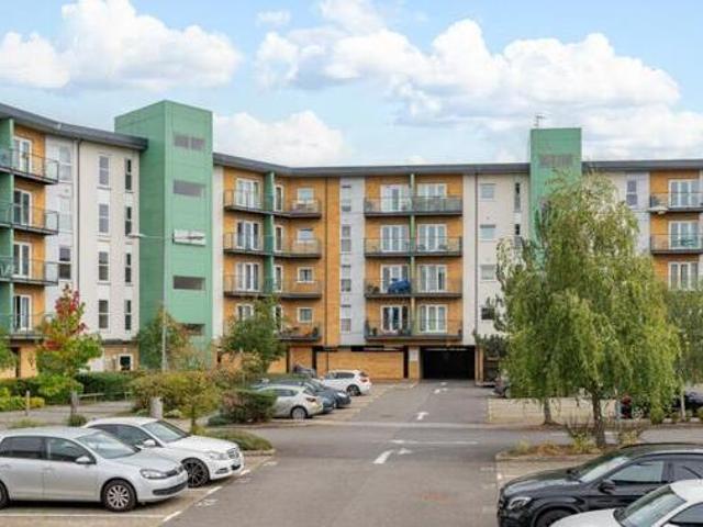 2 Bedroom Flat For Sale In Hatfield, Hertfordshire