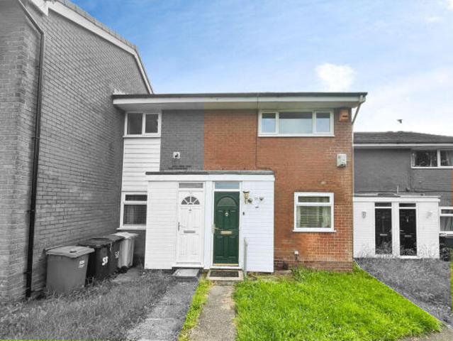 2 bedroom flat for sale in Hatherleigh Walk, Breightmet, BL2