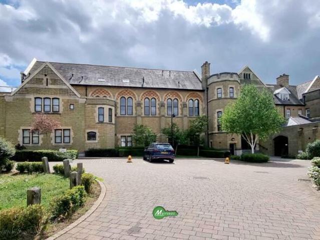 2 bedroom flat for sale in Havanna Drive, London, NW11