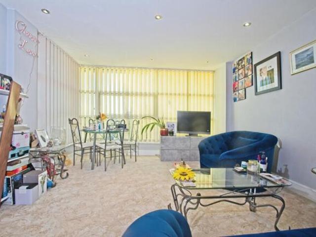 2 bedroom flat for sale in Havannah Street, Cardiff, CF10