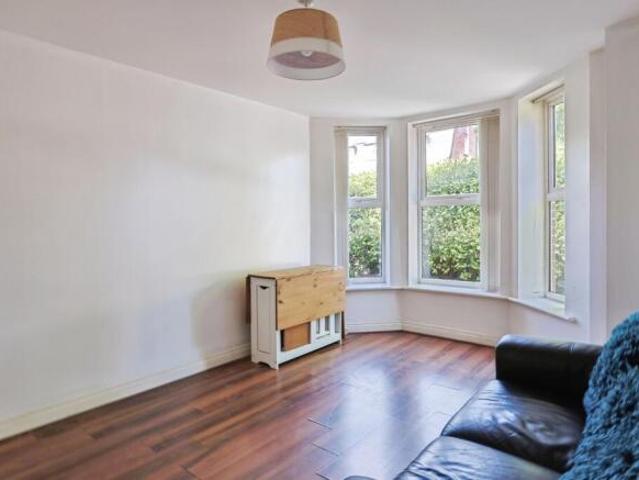 2 bedroom flat for sale in Hawkwood Road, Bournemouth, Dorset, BH5