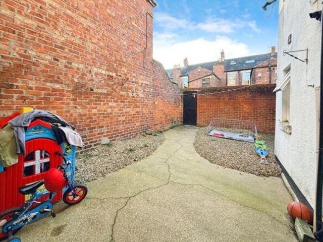2 bedroom flat for sale in Hazelwood Avenue, Jesmond, Newcastle Upon Tyne, NE2