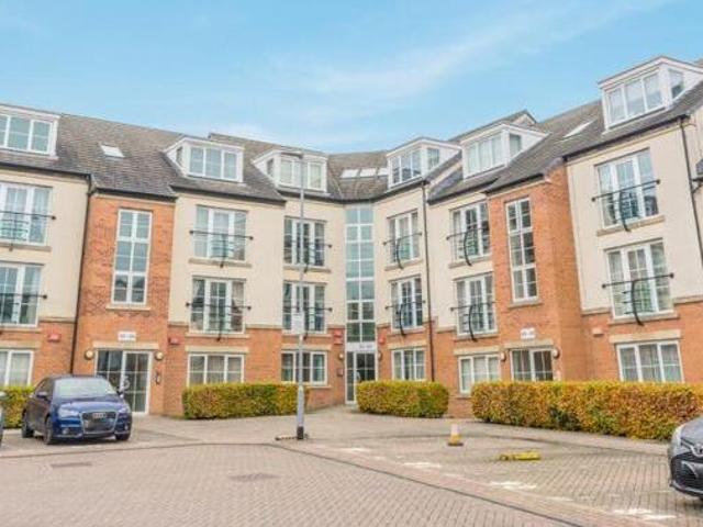 2 Bedroom Flat For Sale In Henconner Lane, Bramley