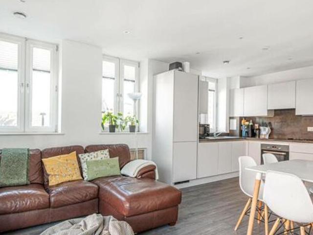 2 Bedroom Flat For Sale In Hendon, London
