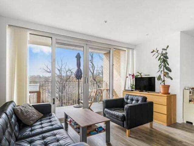 2 Bedroom Flat For Sale In Hendon, London