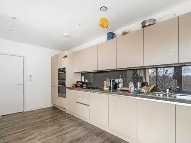 2 Bedroom Flat For Sale In Hendon, London