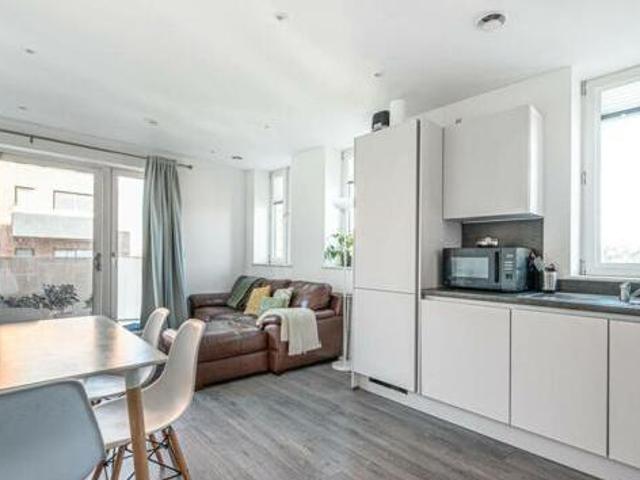 2 Bedroom Flat For Sale In Hendon, London