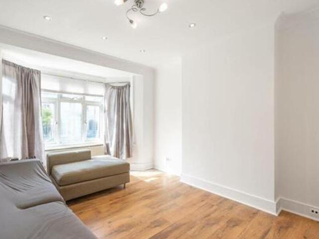 2 Bedroom Flat For Sale In Hendon, London