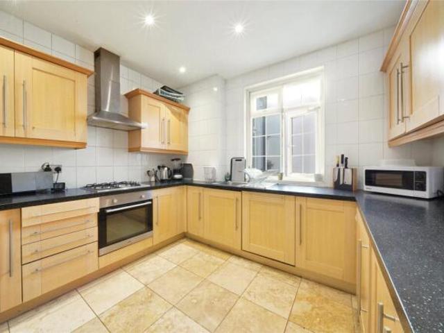 2 bedroom flat for sale in Hendon Way, Childs Hill, NW2
