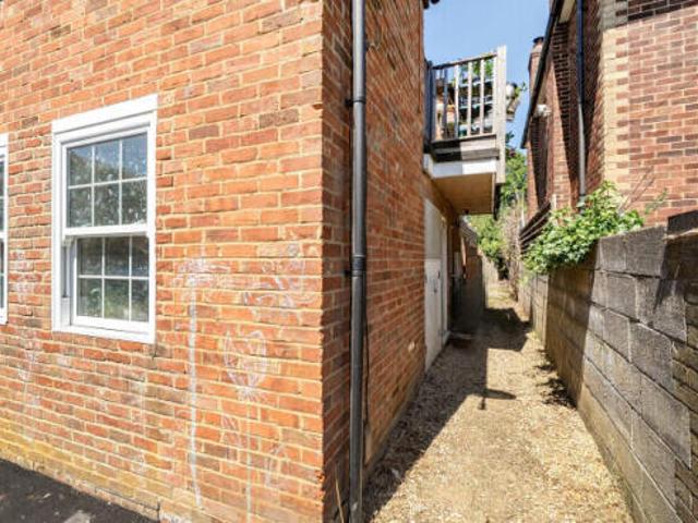 2 bedroom flat for sale in Henley Street, Cowley, Oxford, OX4