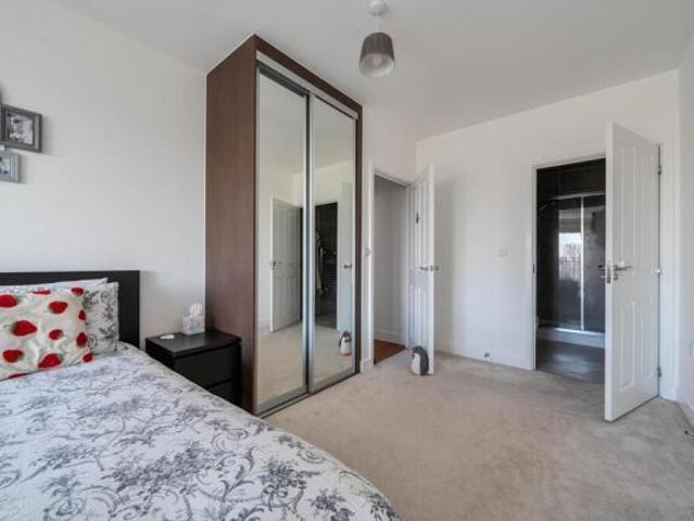 2 bedroom flat for sale in Henry Darlot Drive, Mill Hill, NW7