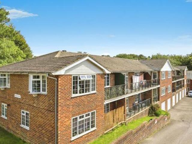 2 Bedroom Flat For Sale In Heathfield, East Sussex
